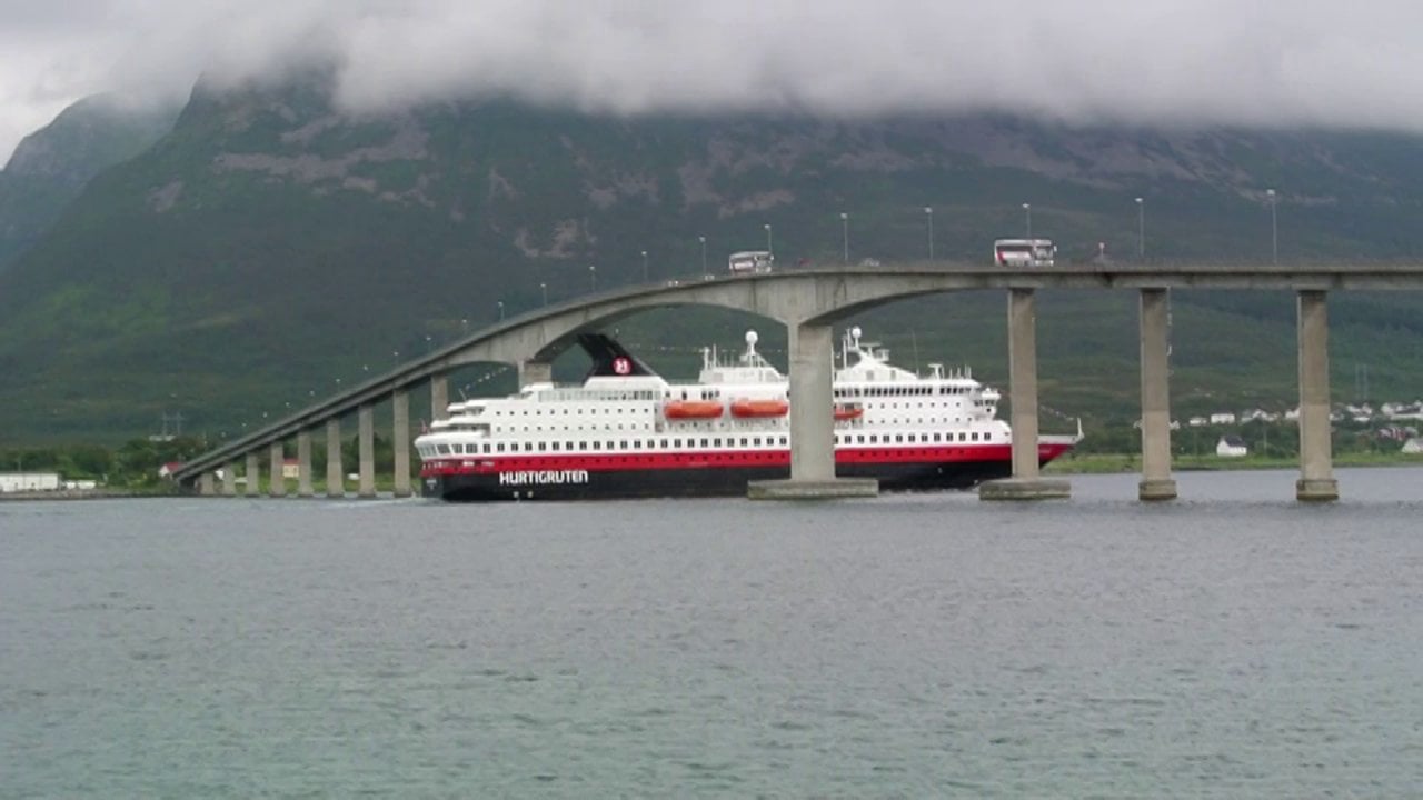 Hurtigruten NORDNORGE passing the Sortland Bridge on Vimeo