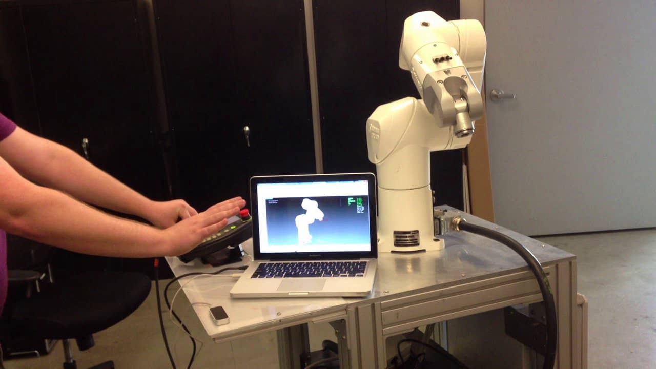 Leap Motion Robot Control on Vimeo