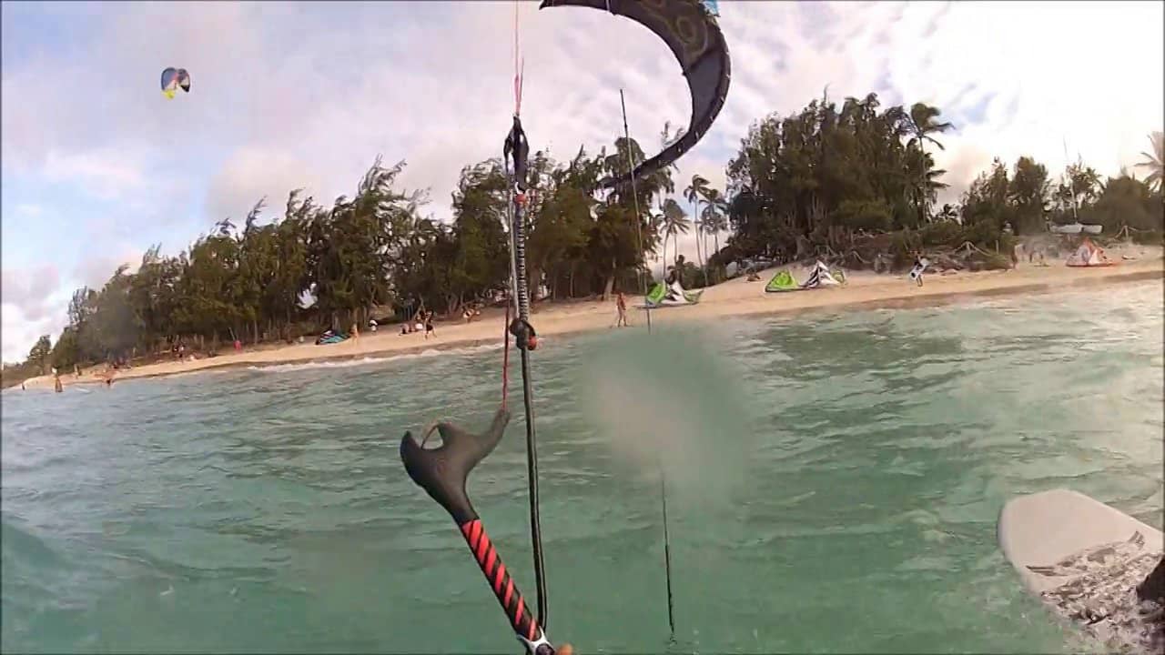 Kitemare avoided two kites tangle Kailua Hawaii on Vimeo
