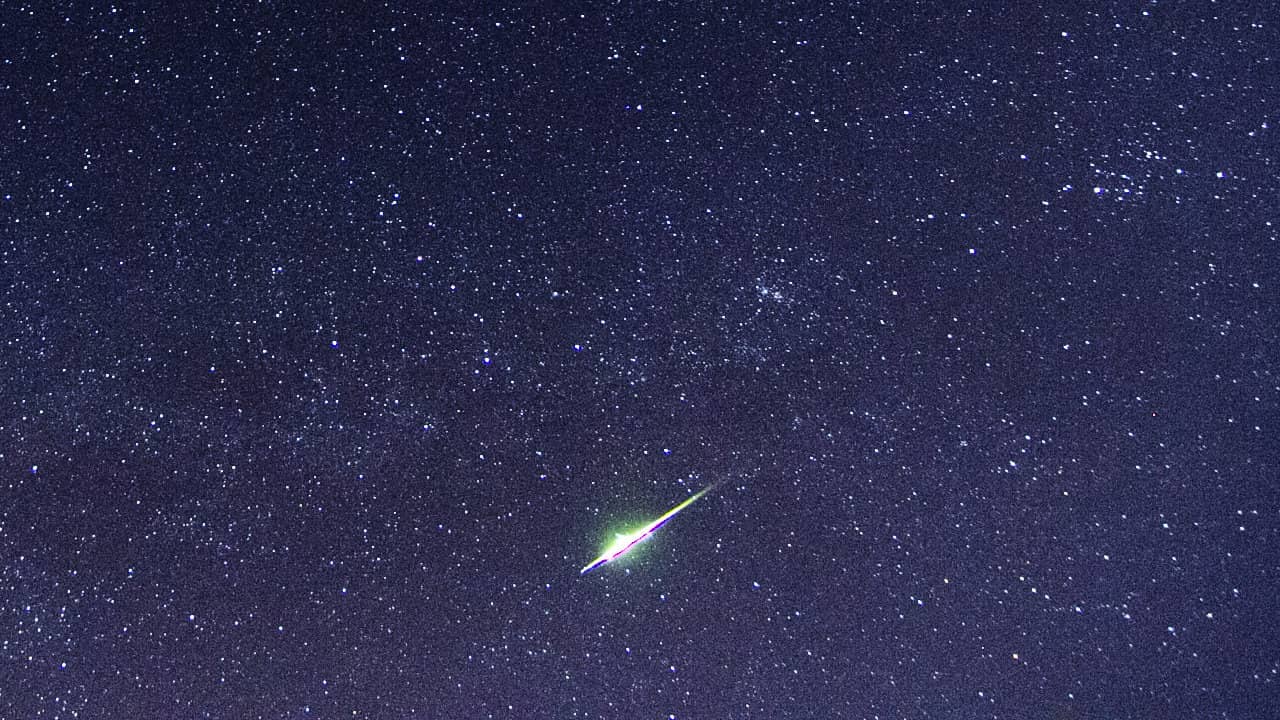2013 Perseids Meteor Shower: Fireball and Persistent Train on Vimeo