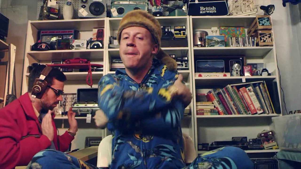 MACKLEMORE & RYAN LEWIS - THRIFT SHOP FEAT. WANZ (OFFICIAL VIDEO ...