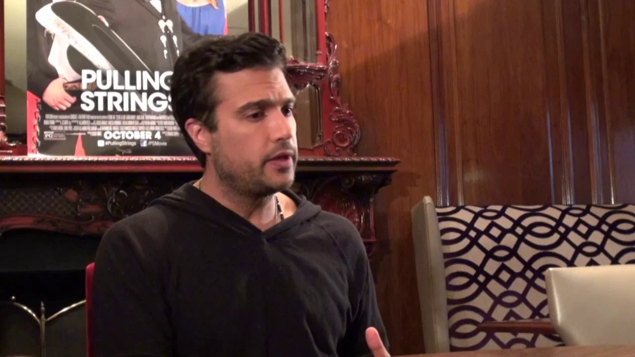 Jaime Camil talks: "Pulling Strings" on Vimeo