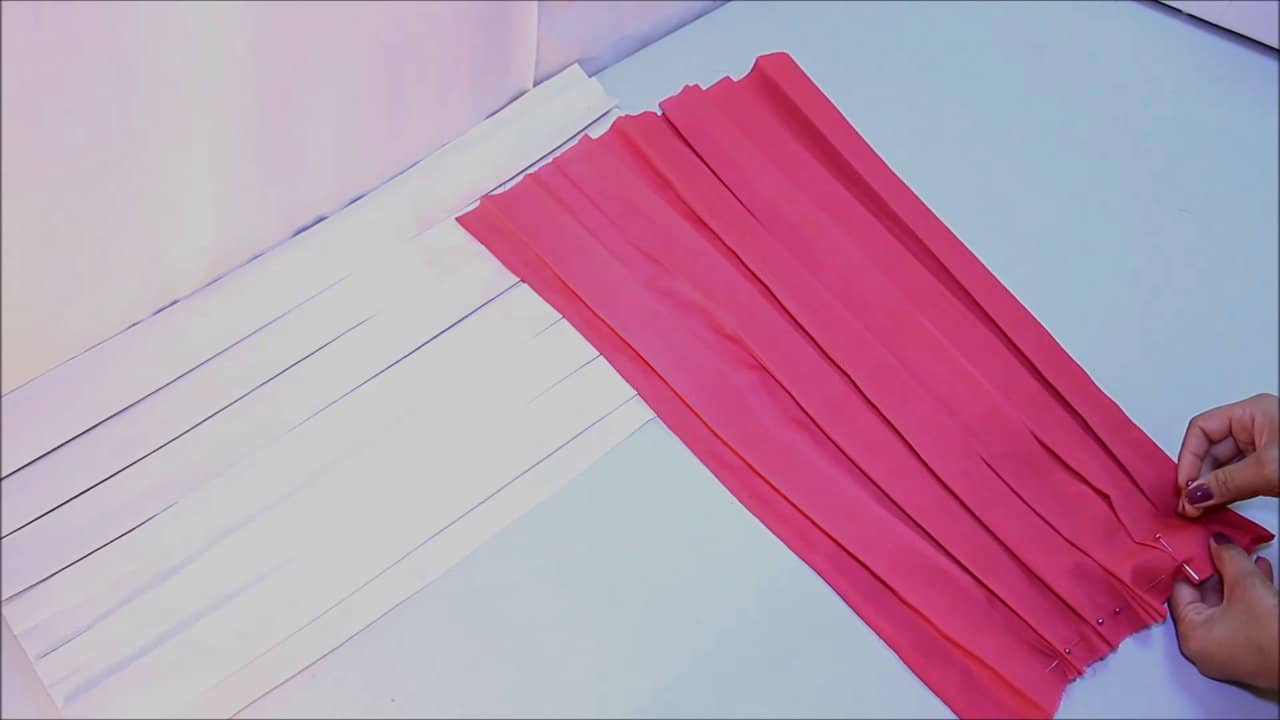 Making pleats with a cardboard template on Vimeo