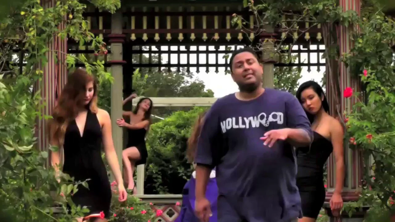 Three-Car Garage by Satish Dat Beast on Vimeo