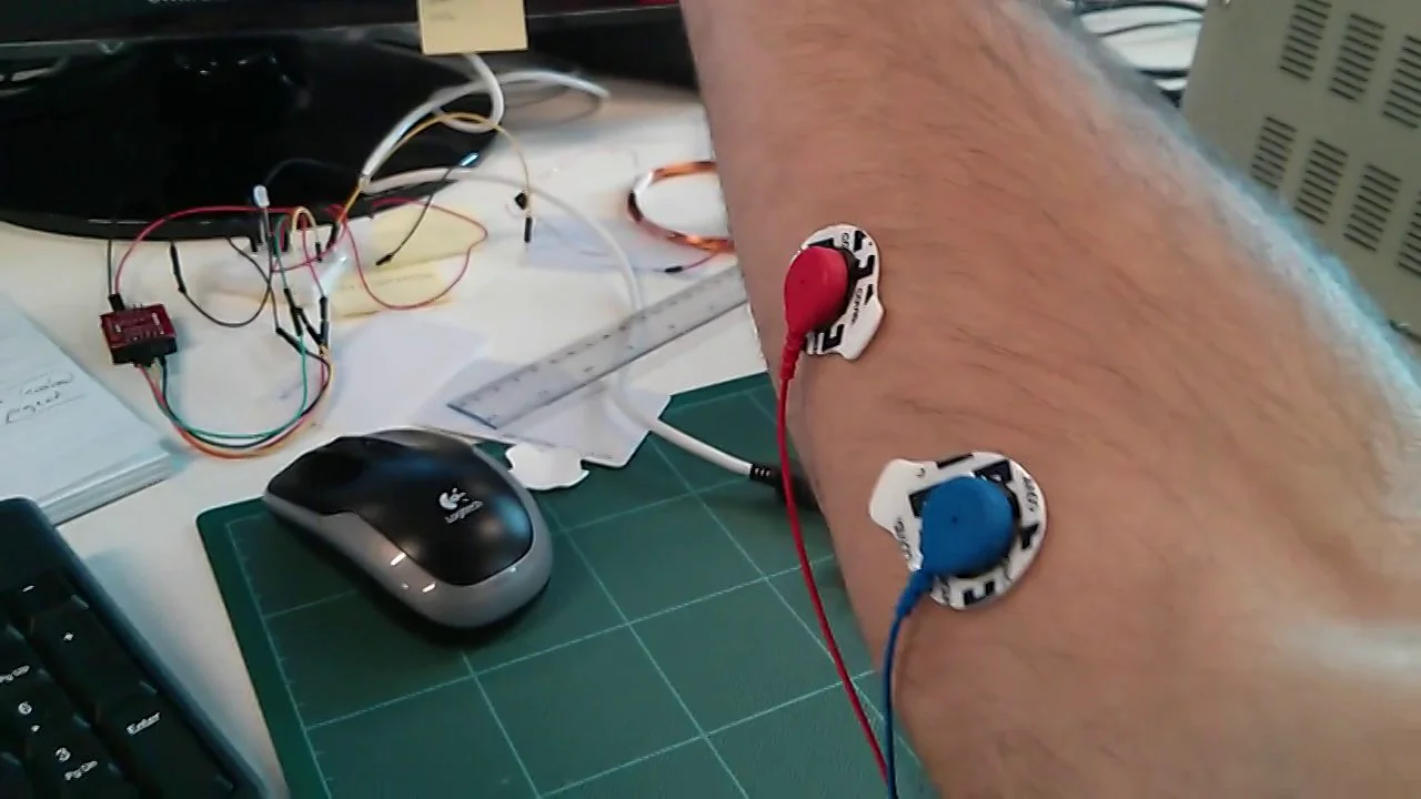 Muscle Sensor v3 Plotting Grip Strength on Vimeo