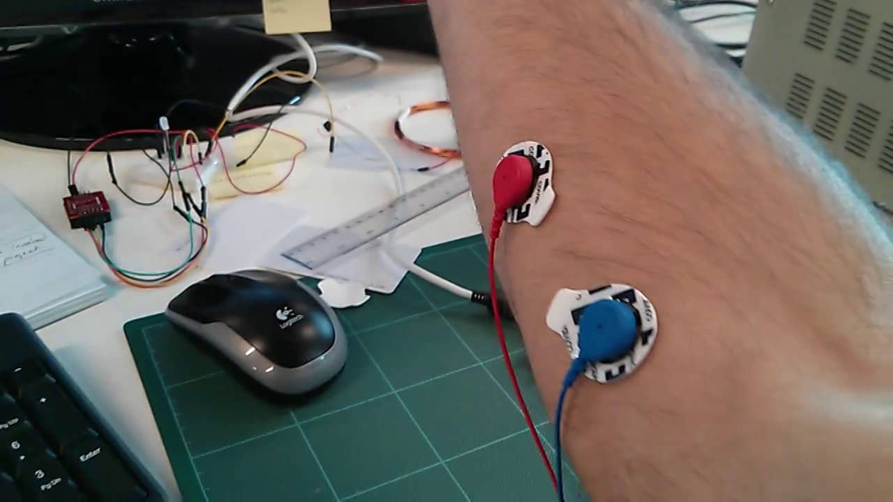 Muscle Sensor v3 Plotting Grip Strength on Vimeo