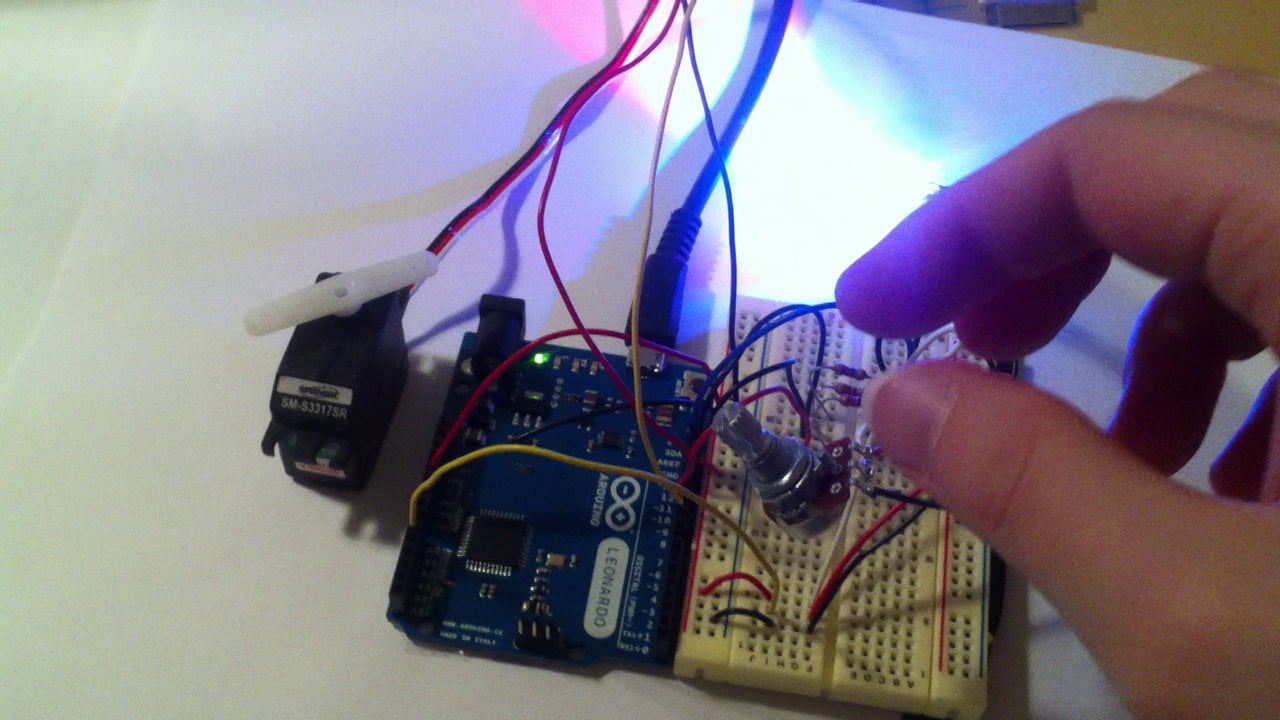 Arduino: Controlling servo motor with a potentiometer on Vimeo