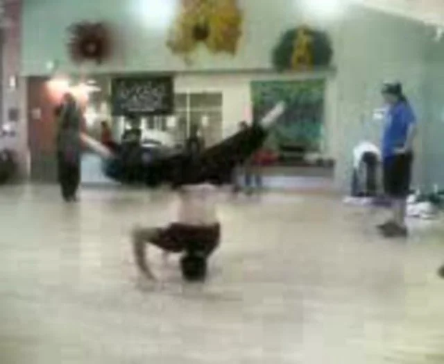 Break Dance: Headspin