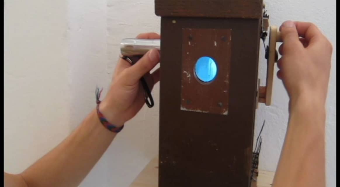 Birdhouse Mutoscope in 13m-moabit on Vimeo