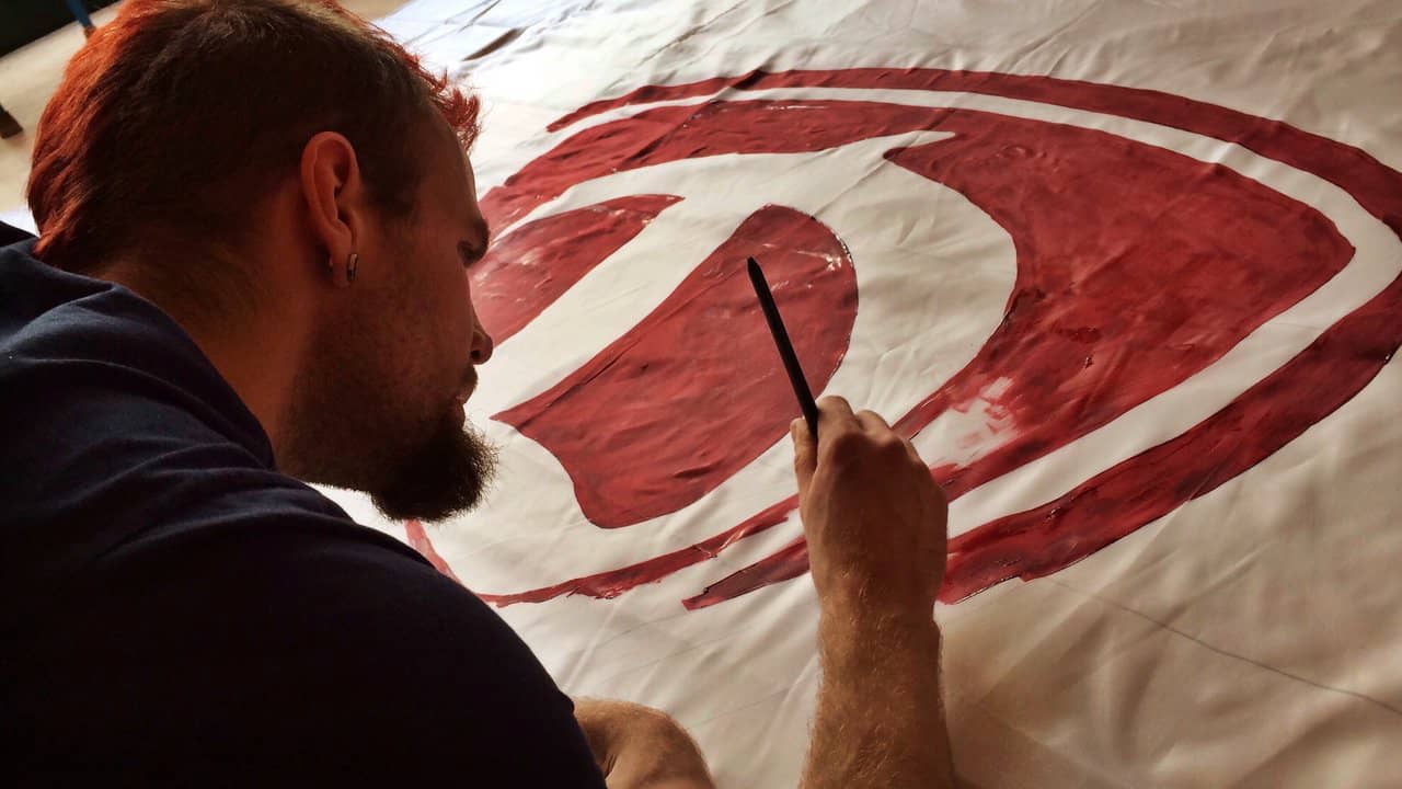 Fan-Alltag: Wenn Ultras Fahnen malen on Vimeo