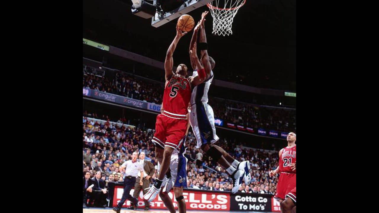 Michael Jordan's (Wizards) Block/Steal on Ron Mercer (Bulls) on Vimeo