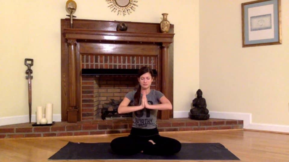 10 Minute Yoga with Arí on Vimeo