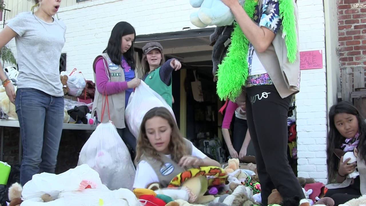 Distributing Stuffed Toys to Children in Emergencies on Vimeo