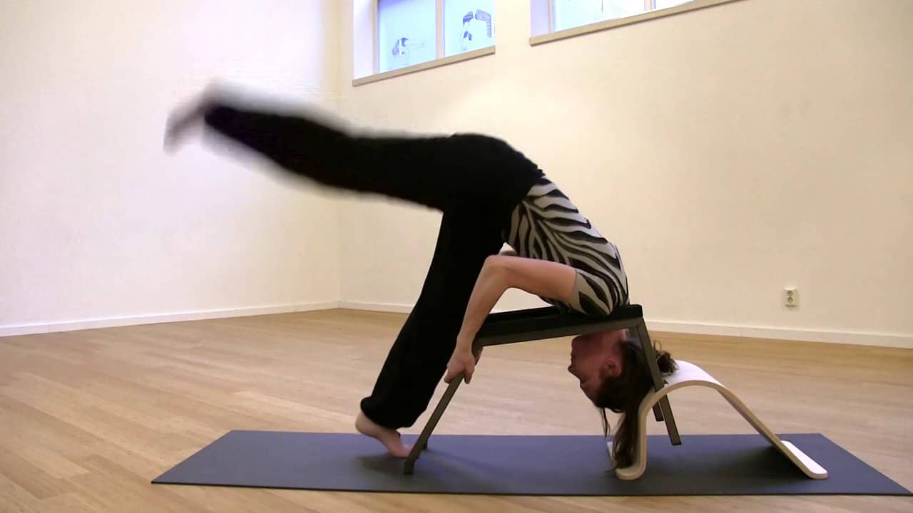 Headstander-2-Eliza on Vimeo