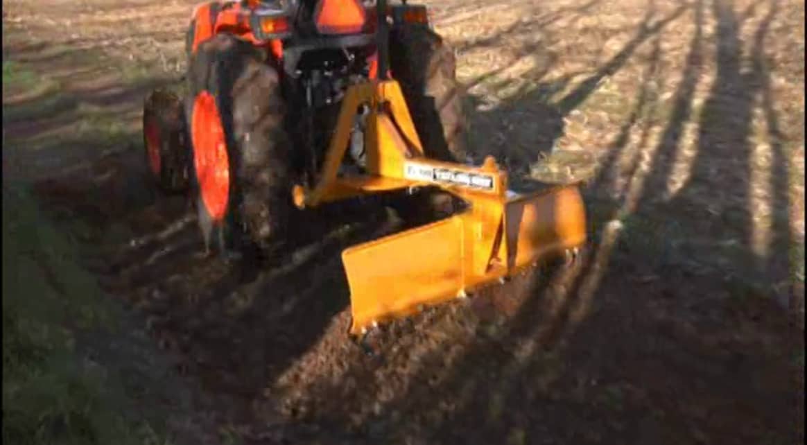 5500 Taylor Way Rear Blade on Vimeo