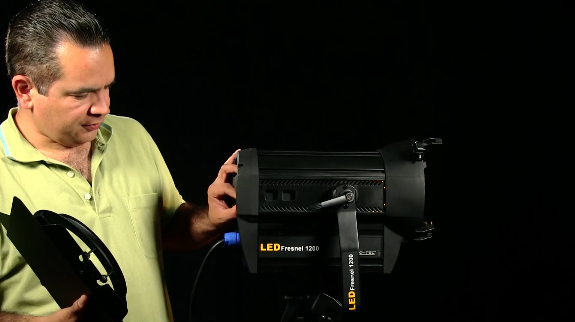 Iluminación para vídeo - Led Fresnel 1200 de Fluotec on Vimeo