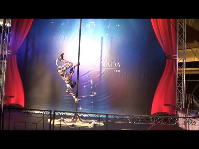 Big Ball Juggling - arts du cirque in Arts du Cirque on Vimeo