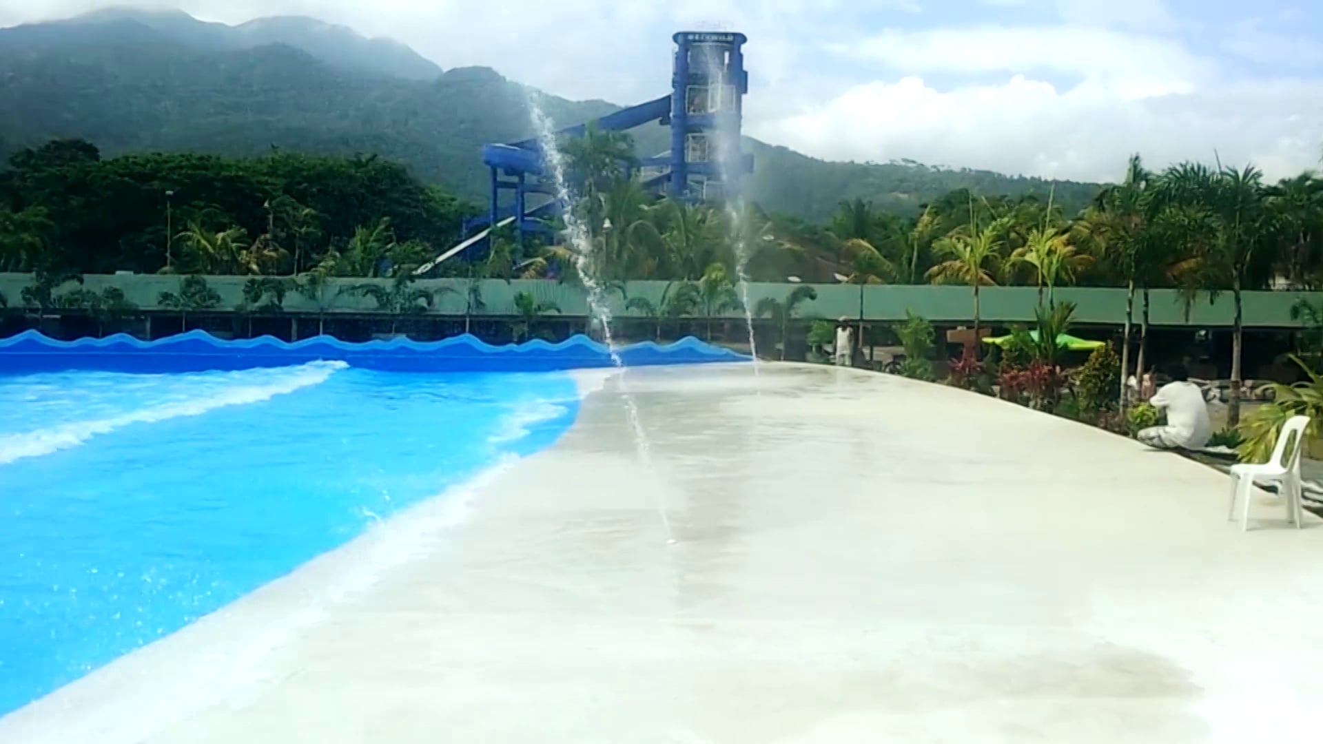 Bucal Wave Pool - La Vista Pansol Resort Complex on Vimeo