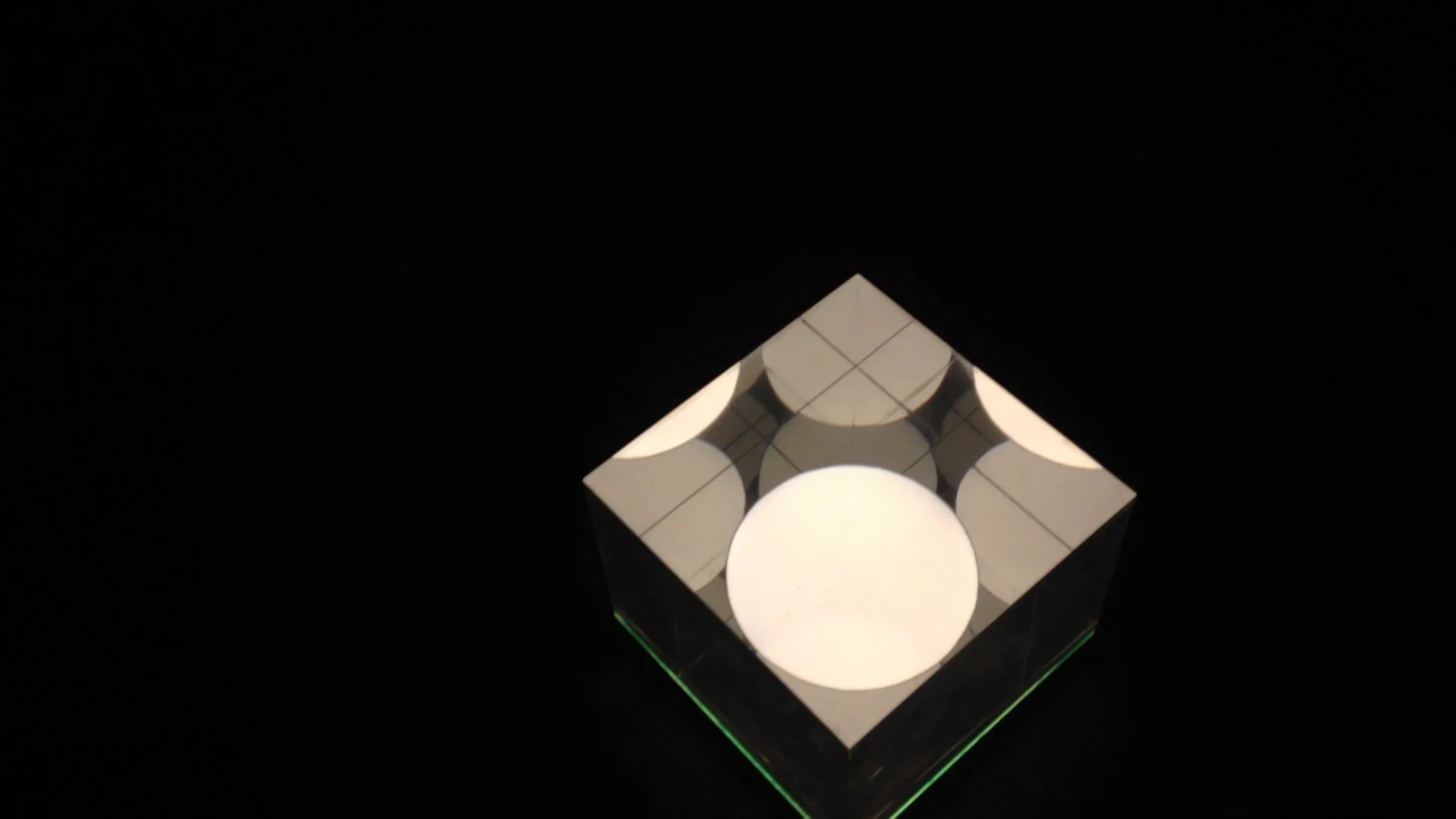 Unplugged OLED Lighting Fixture by Schemata Architects on Vimeo