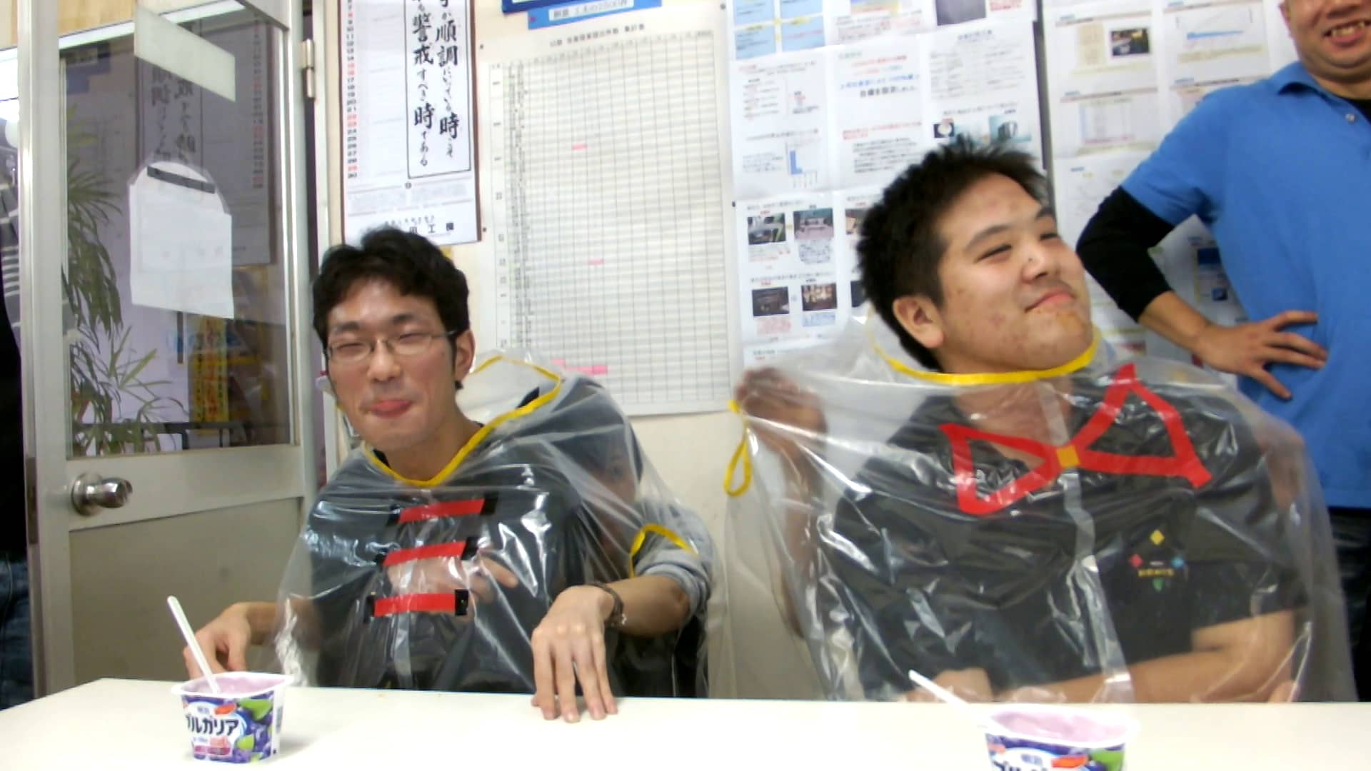 二人羽織・余興 【Ninin-Baori・Sideshow of Japan】 on Vimeo