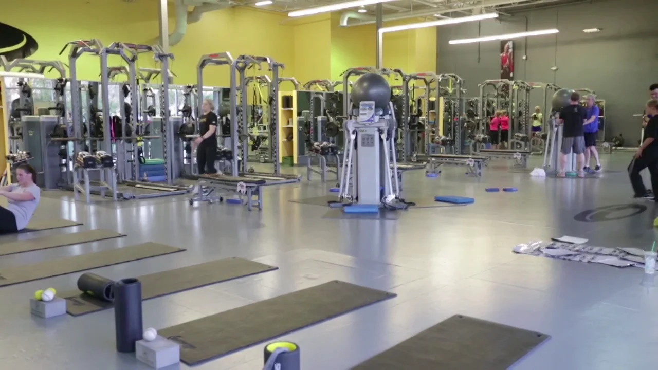 Tour of EXOS Athletes' Performance Institute in Phoenix, AZ in Mandarin ...