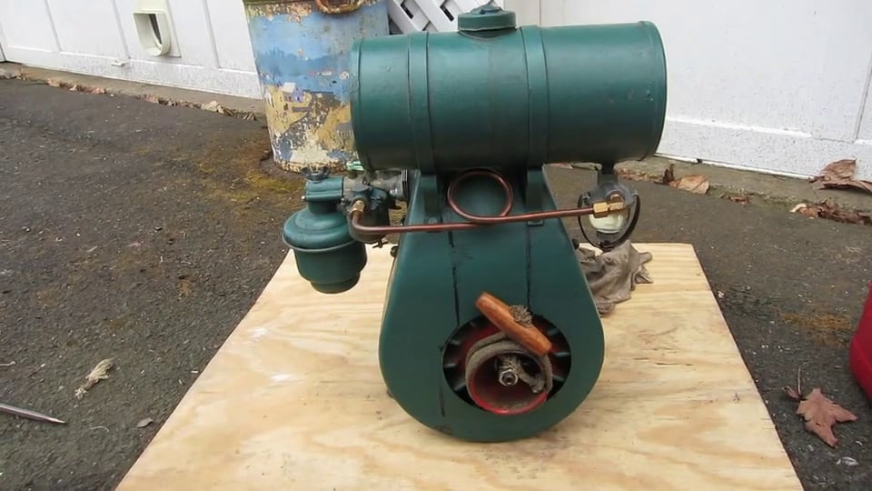 Clinton 700 series gasoline engine on Vimeo