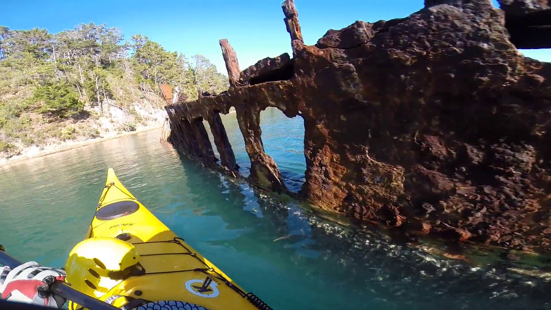 Padding through Rewa ship wreck, moturekareka Island, New Zealand. on Vimeo