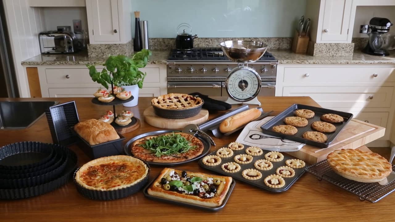 Master Class Crusty Bakeware on Vimeo