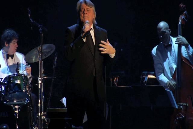 Michel Comeau on stage on Vimeo