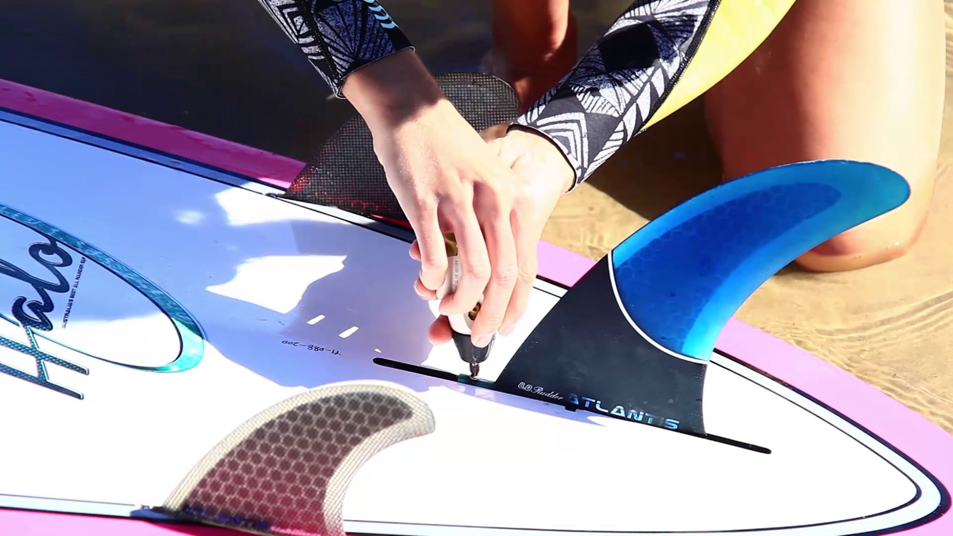 How to install SUP fins- Atlantis Paddle Board on Vimeo