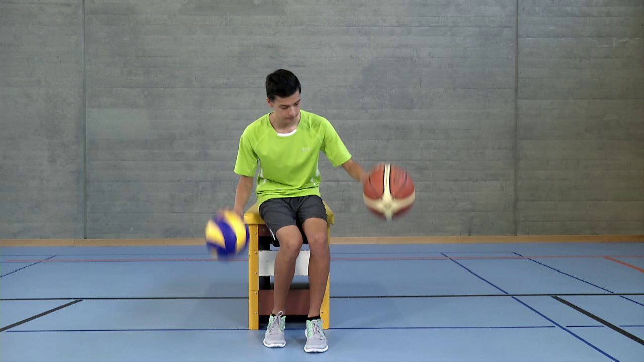 45 Prellen mit 2 unterschiedlichen Bällen on Vimeo