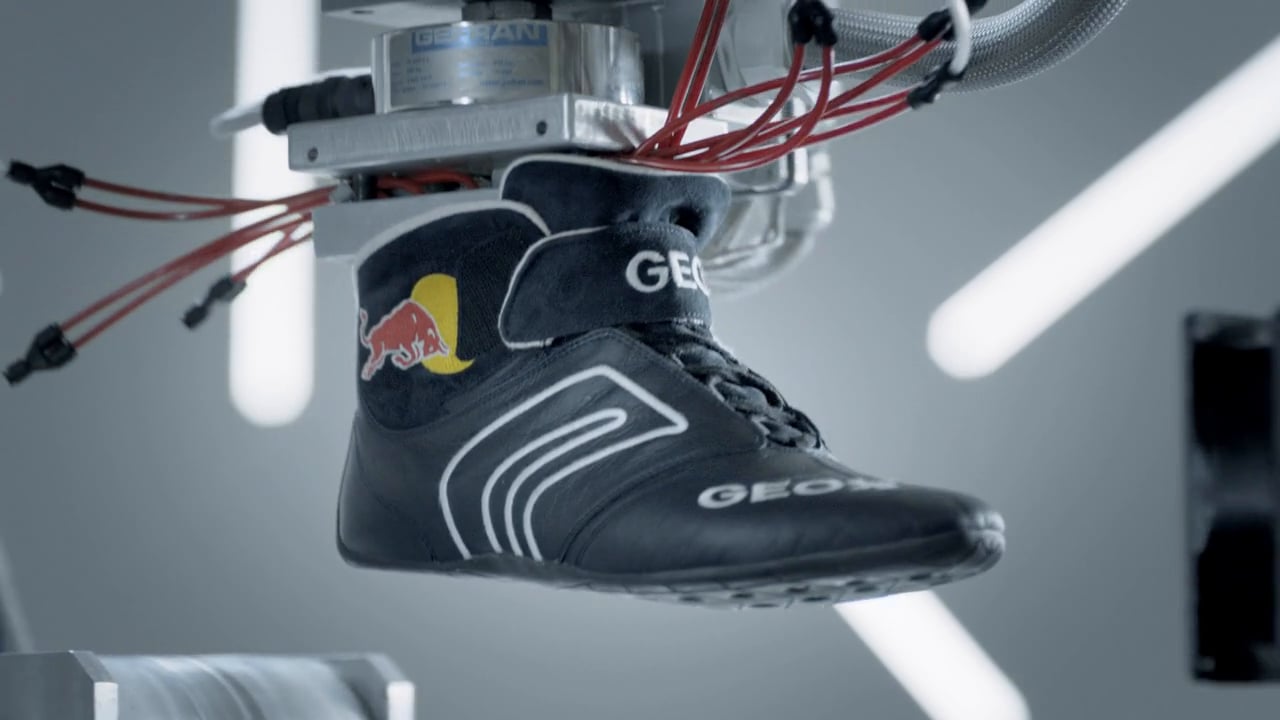 Geox F1 - Vettel and Webber FW12 on Vimeo