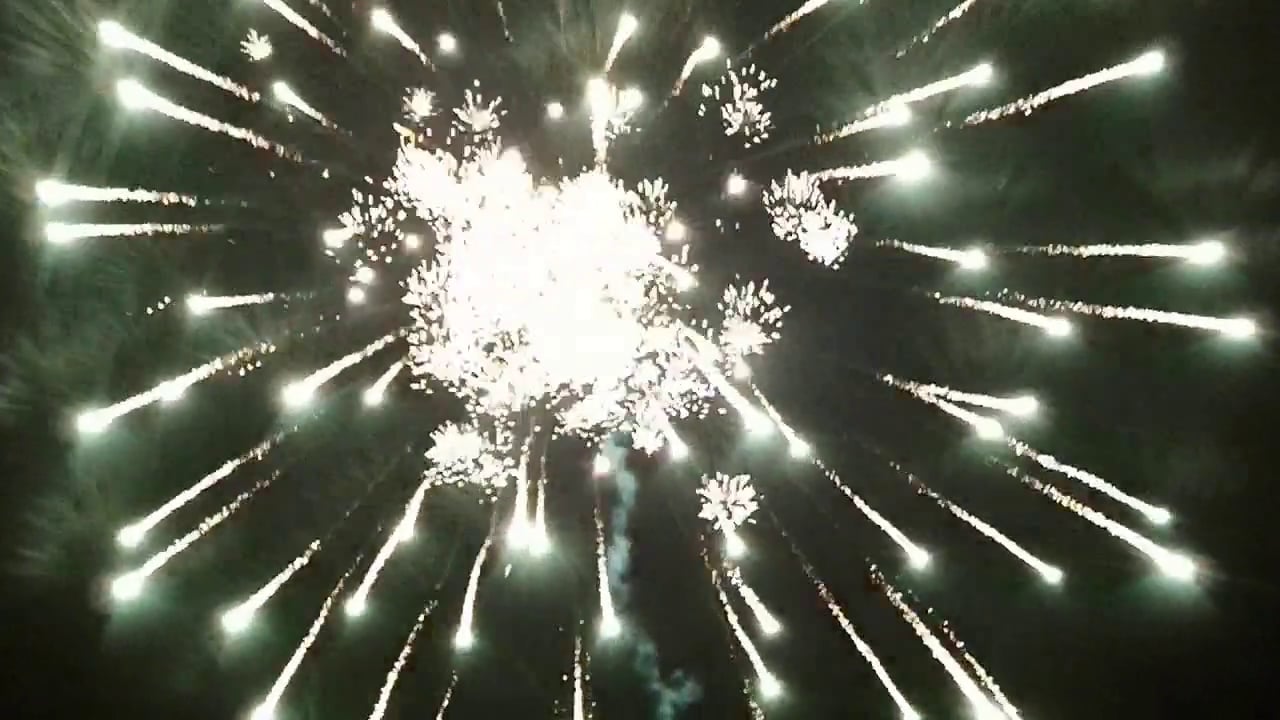 Green Shell Head Rocket by Epic Fireworks on Vimeo