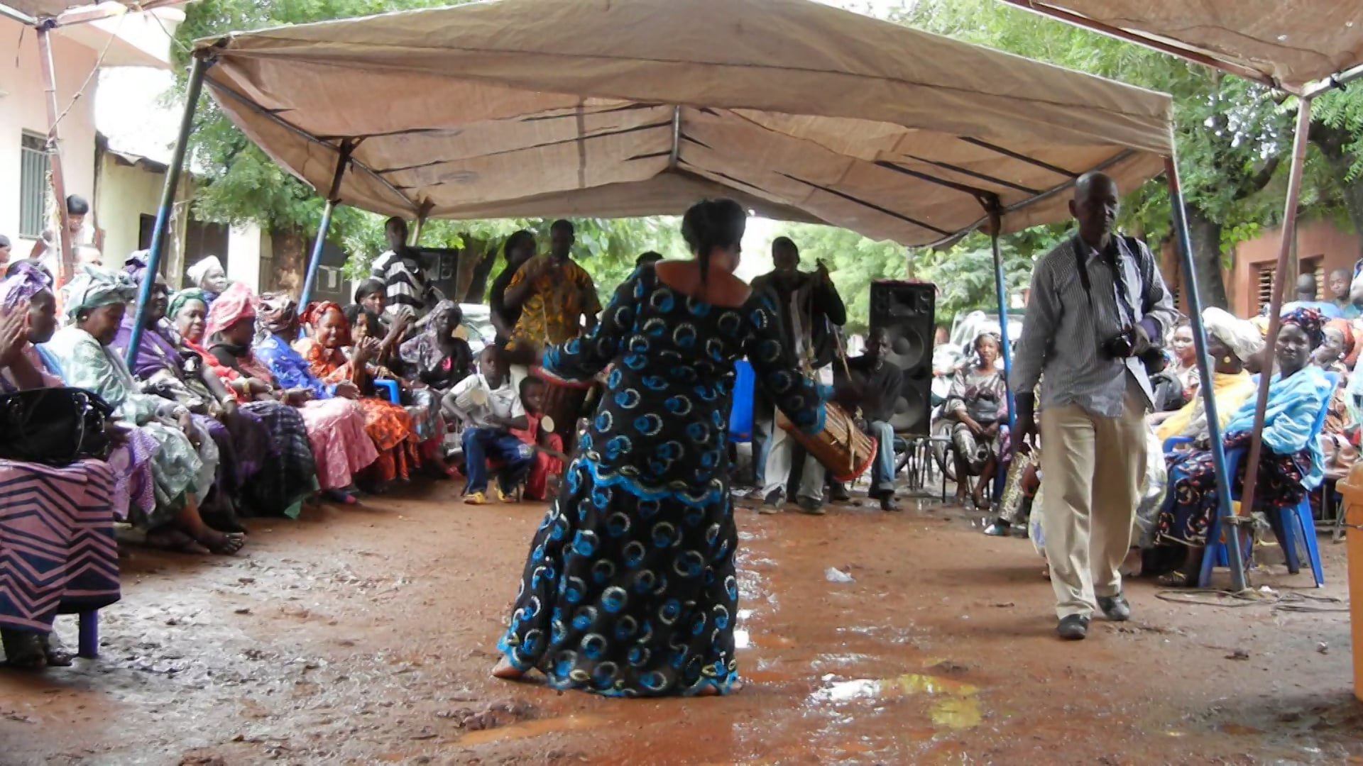 Dance at Wedding Ceremony in Mali on Vimeo