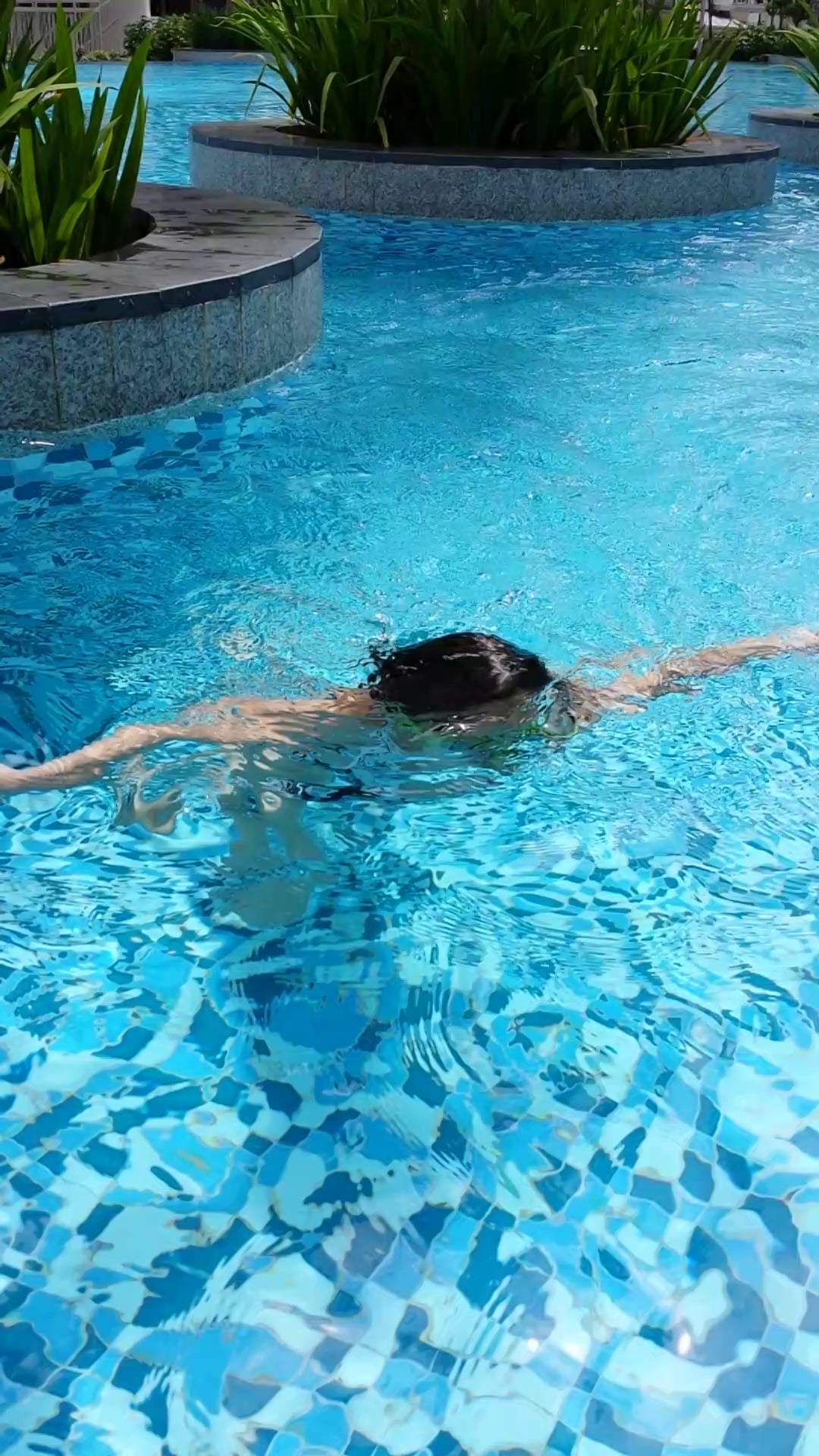 Learning to swim on Vimeo