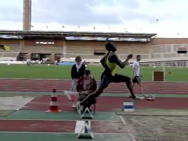 James Beckford - long jump 7.52m - 11/8/2009 on Vimeo