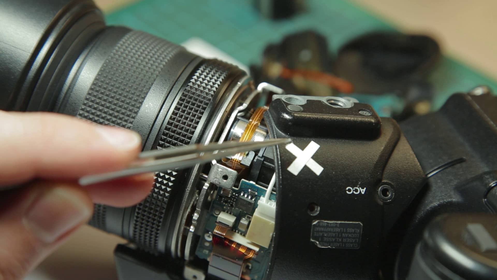 Sony Cybershot F828 Magnet Infrared Hack in 2 seconds! on Vimeo