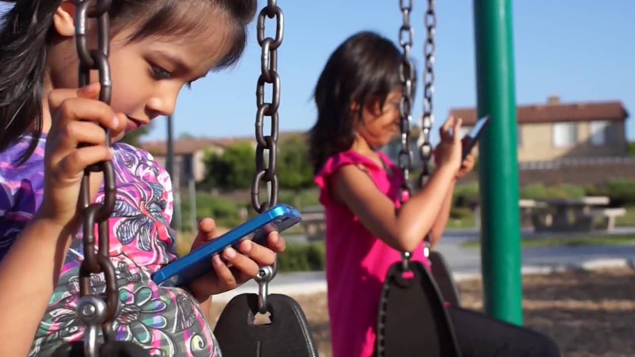 Growing Up Social: Raising Relational Kids in a Screen-Driven World on ...