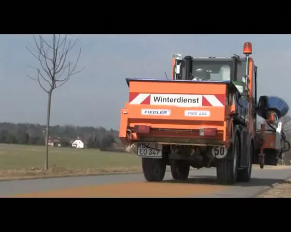 Multicar - пескосолеразбрасыватель on Vimeo