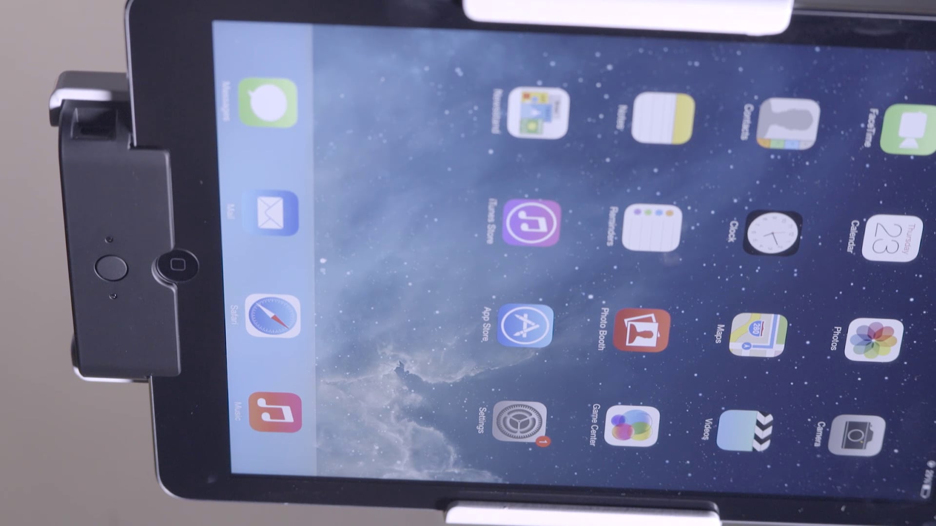 Assembling the Apto Secure Stand for the Infinea Tab M & iPad Air on Vimeo