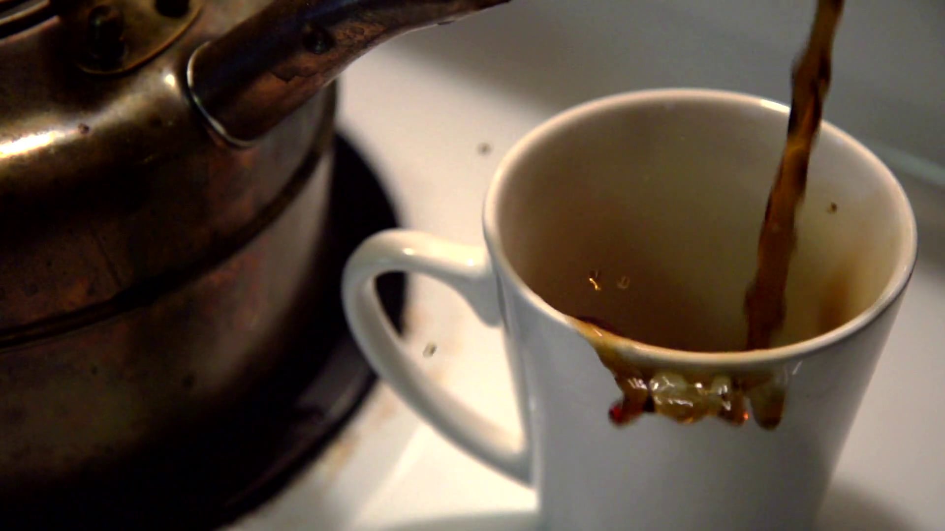 Raven 6 Studios having fun with slow motion and the Sony 700R on Vimeo