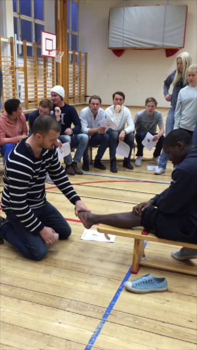 Linda en akut stukning på fotens yttre ledband on Vimeo