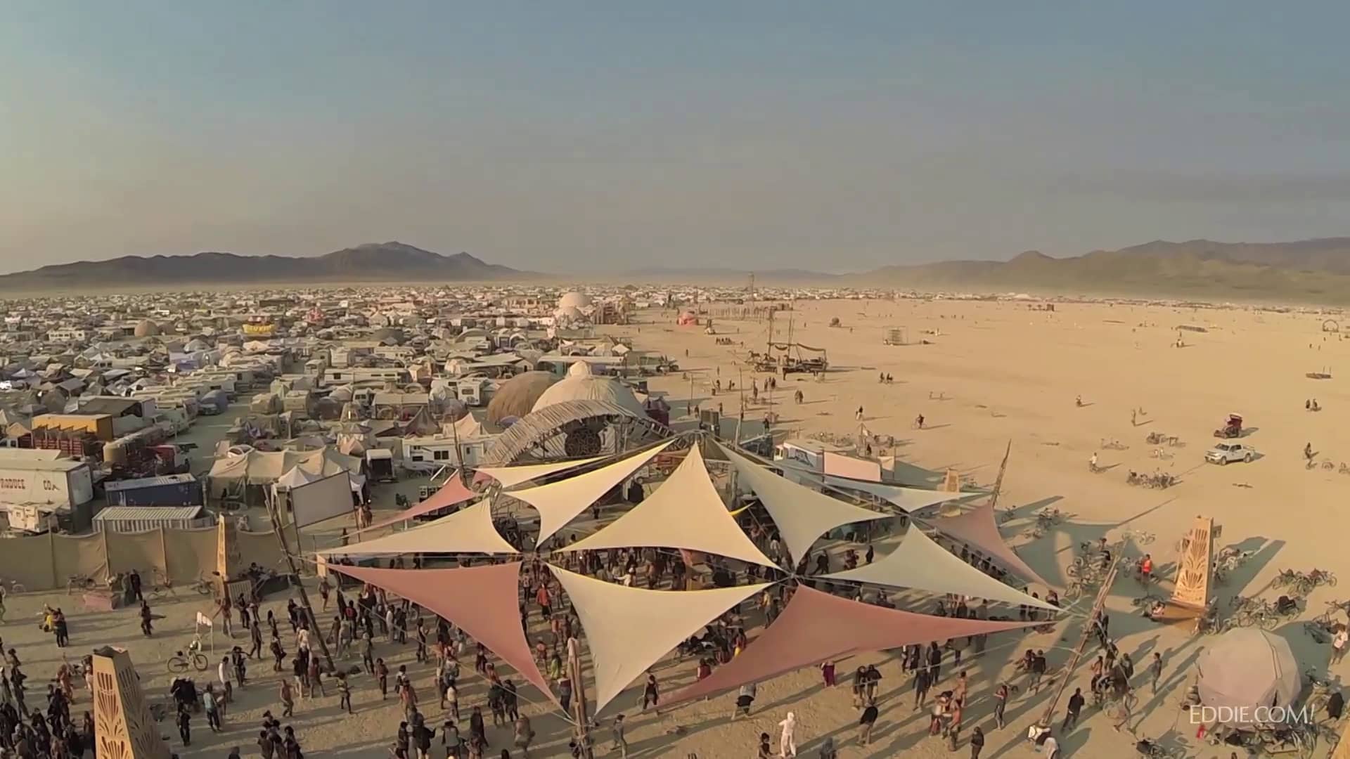 Drone's eye view of Burning Man 2013 on Vimeo