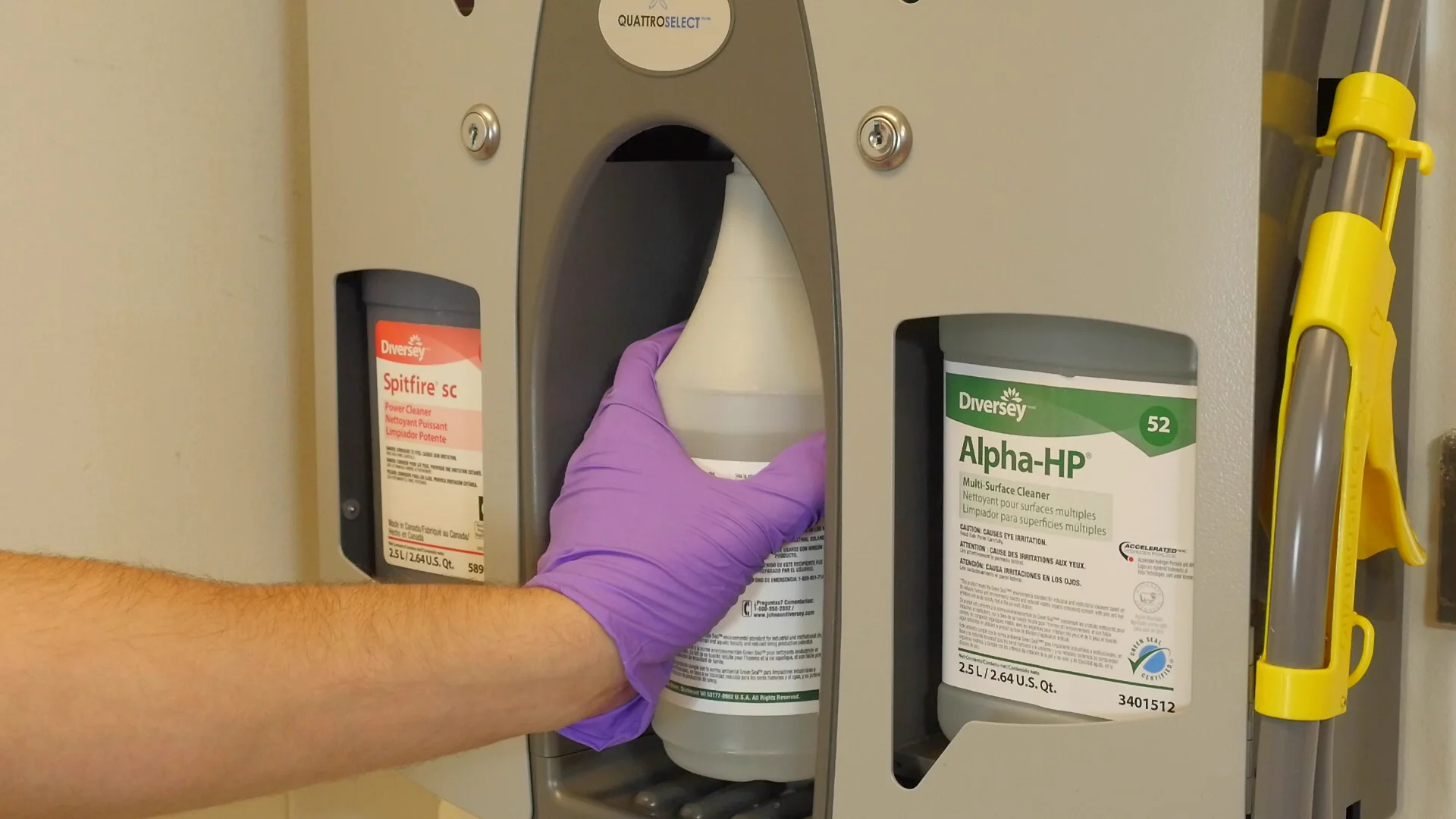 Dispensing - J-Fill | Quattro Select | Operation | Diversey Dispensing ...