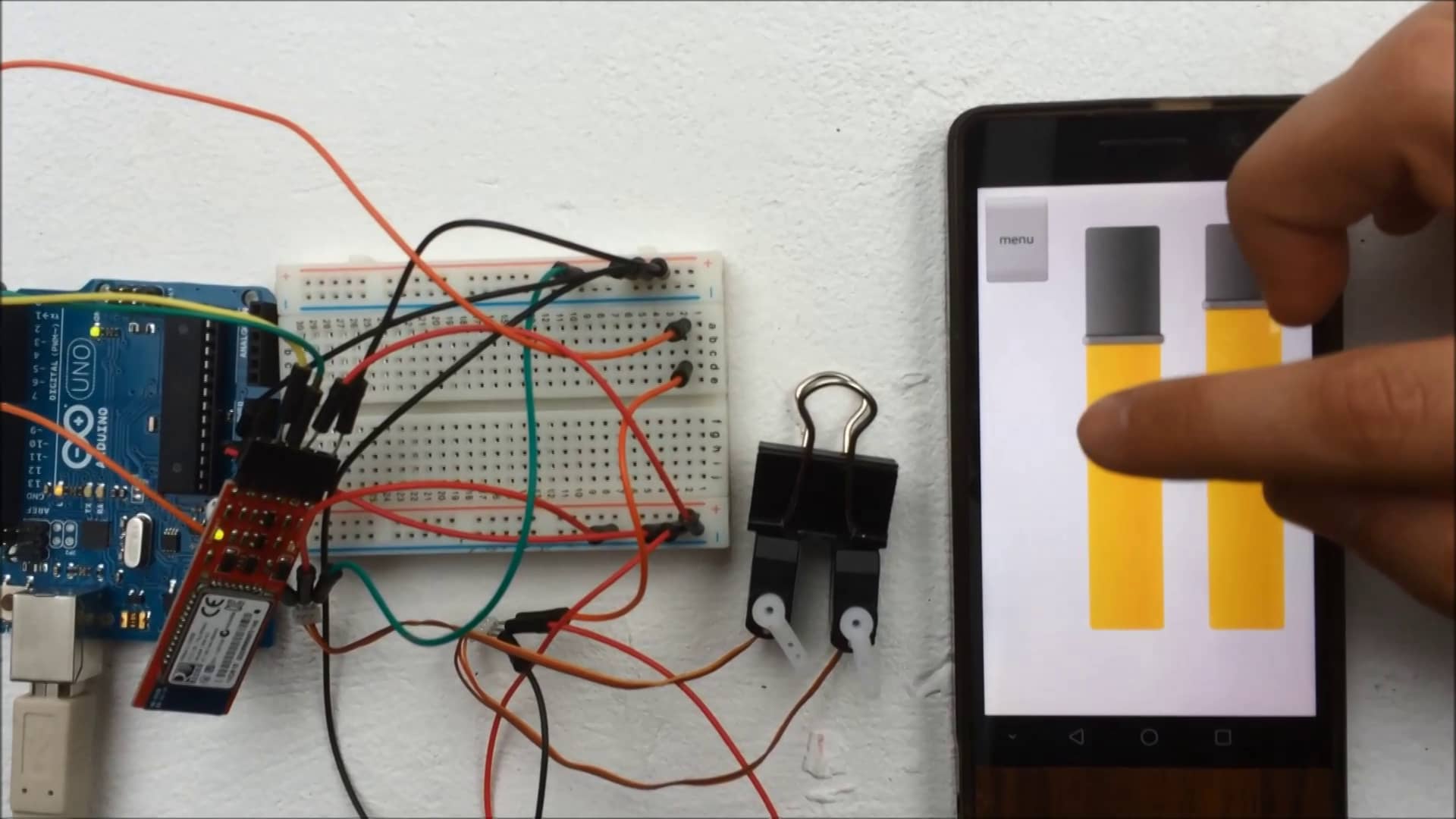 Control two servos over Bluetooth using RoboRemo app on Vimeo