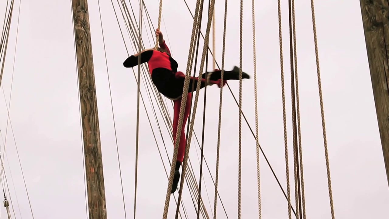 Trapezing on Grayhound on Vimeo