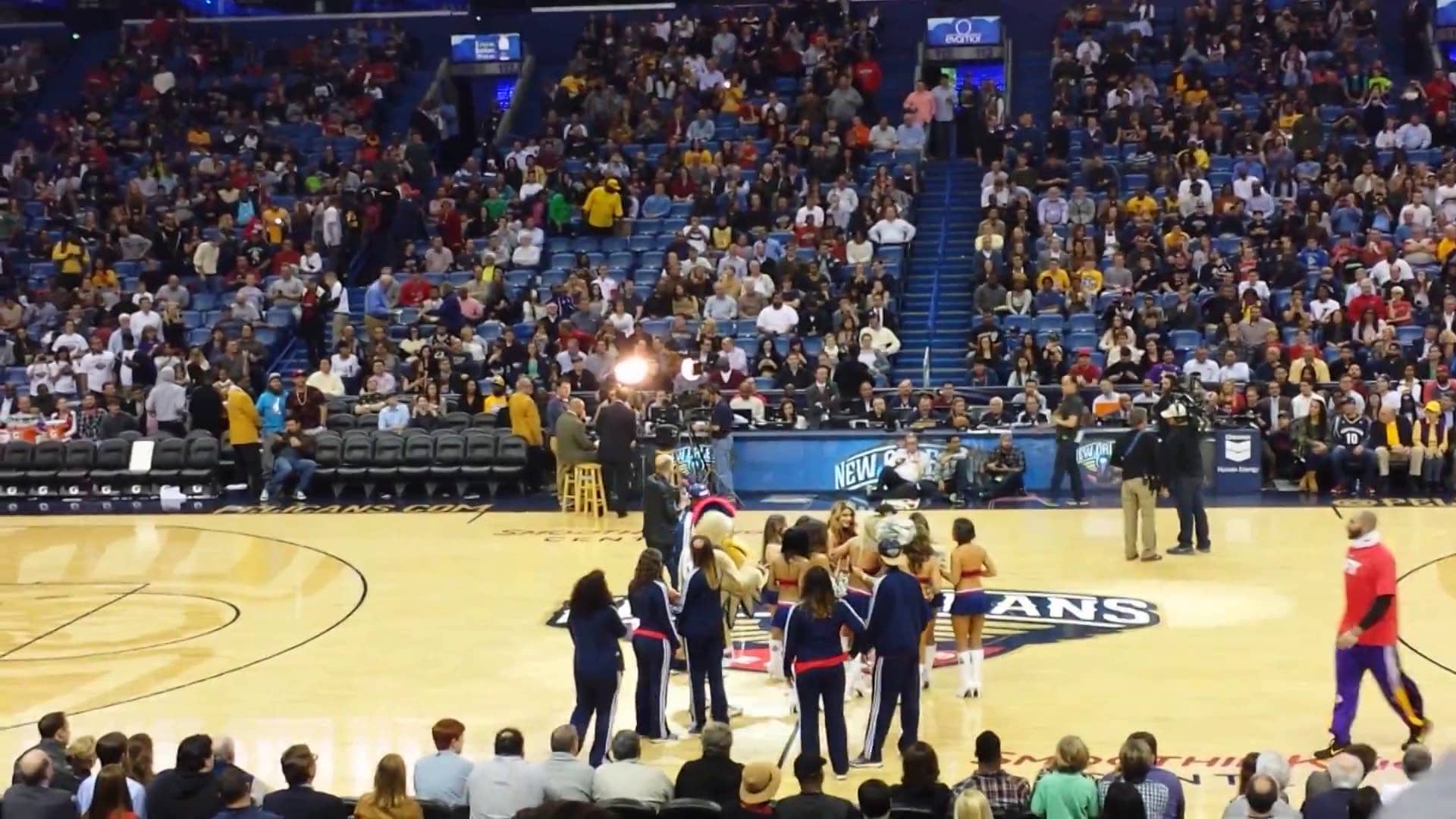 Will Ferrell hits cheerleader in face with basketball for Daddy's Home ...