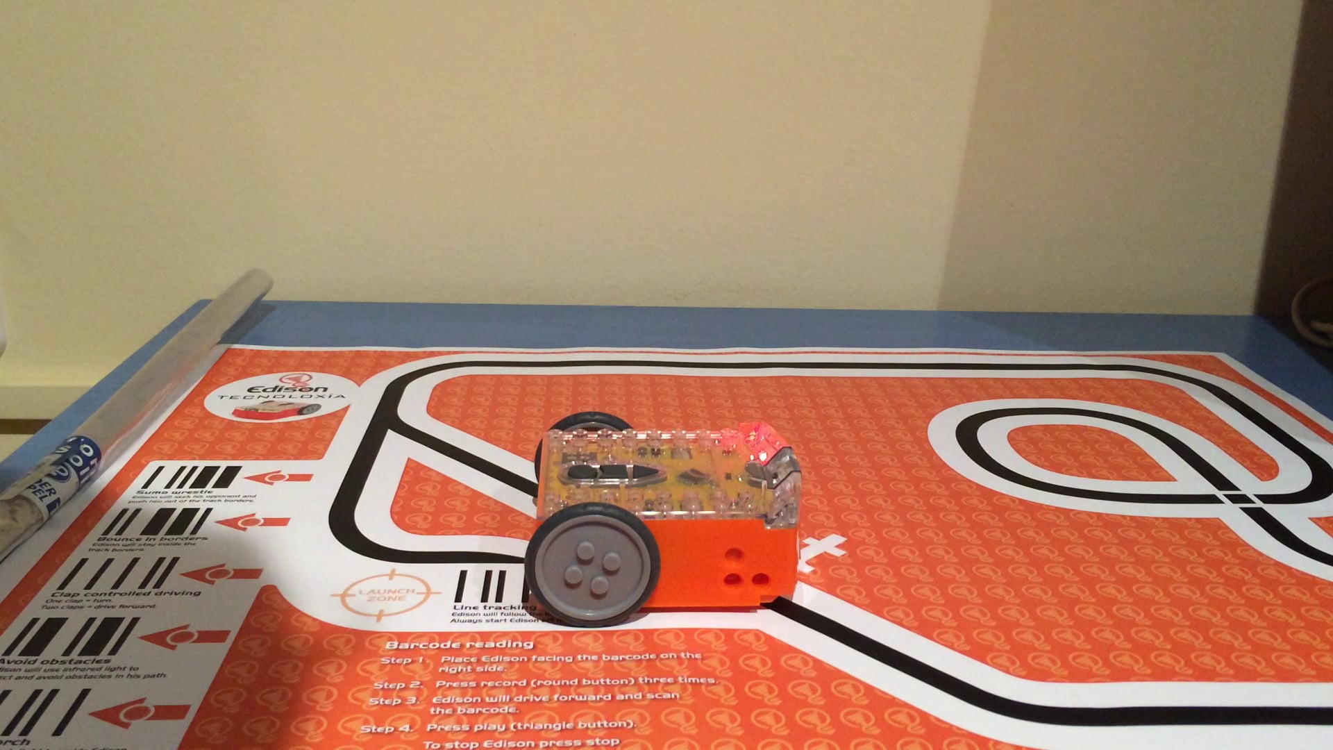 Programando al Robot Edison con Códigos de barra on Vimeo