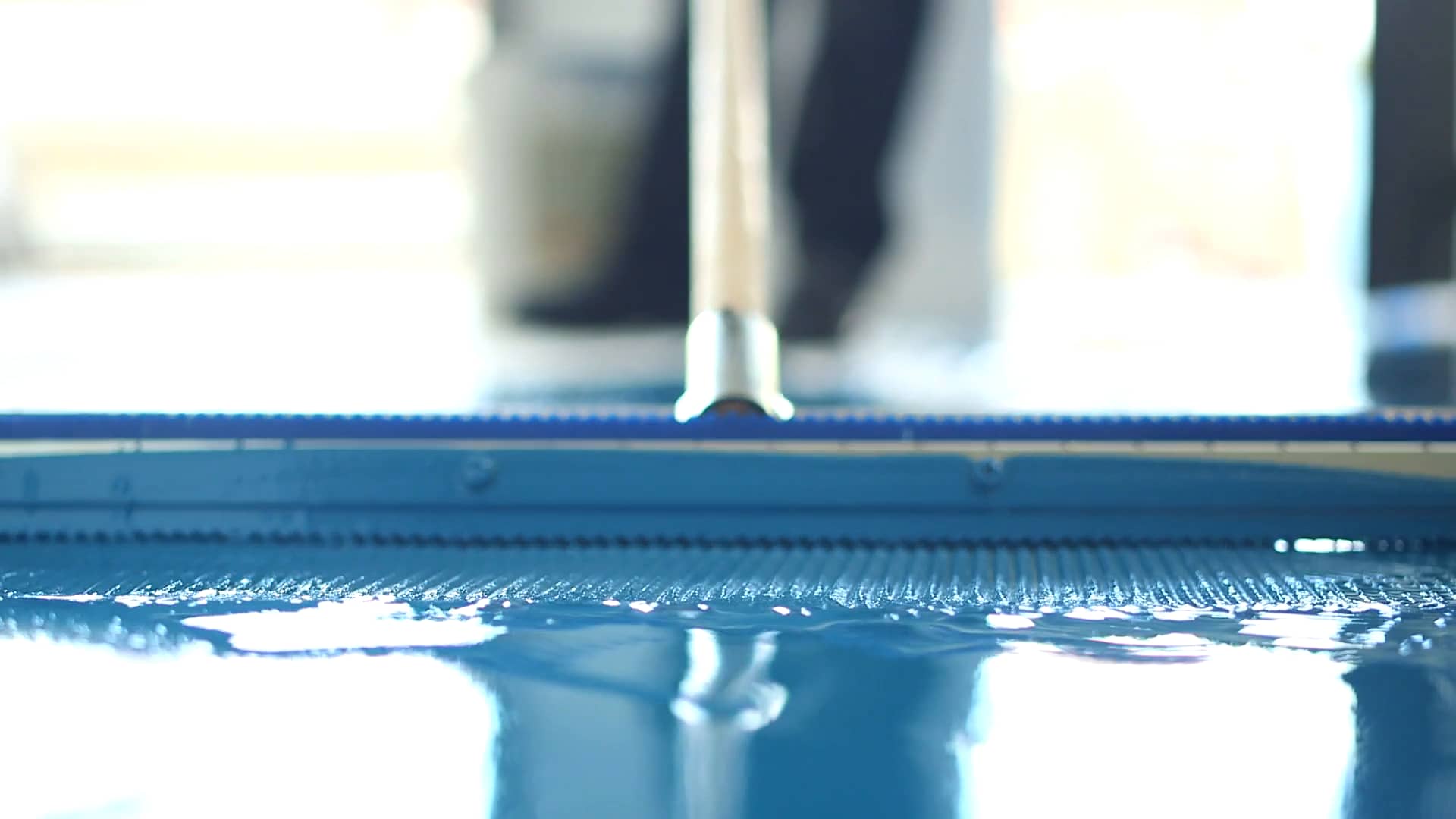 How to apply a thick epoxy coloured screed using Watco Resiflow Super ...