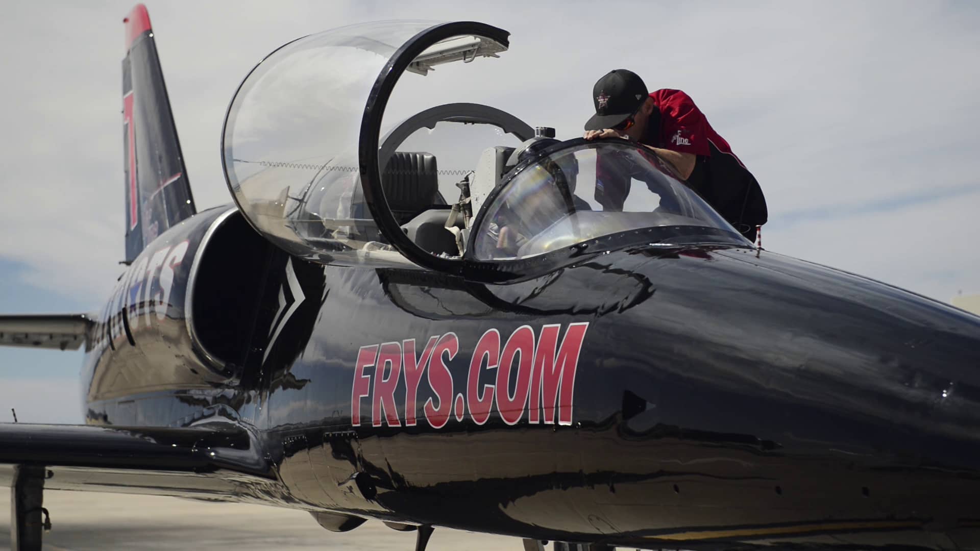 IBEW: Wireman Takes To The Sky on Vimeo